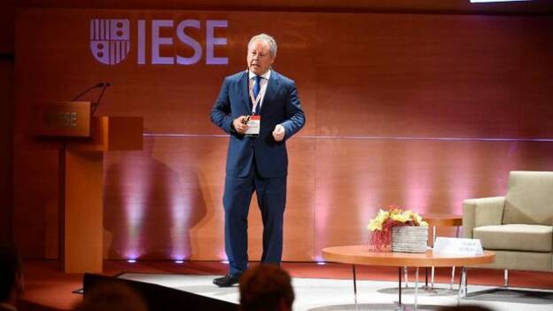 Oliver Alonso da una conferencia en la IESE Auto-Industry Meetings ...