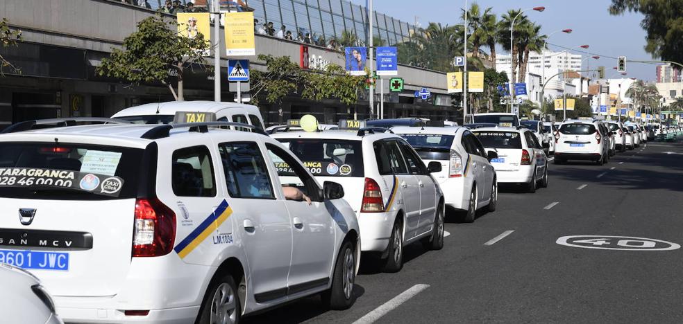El informe del taxi propone ajustar la oferta en un 50% para hacer ...